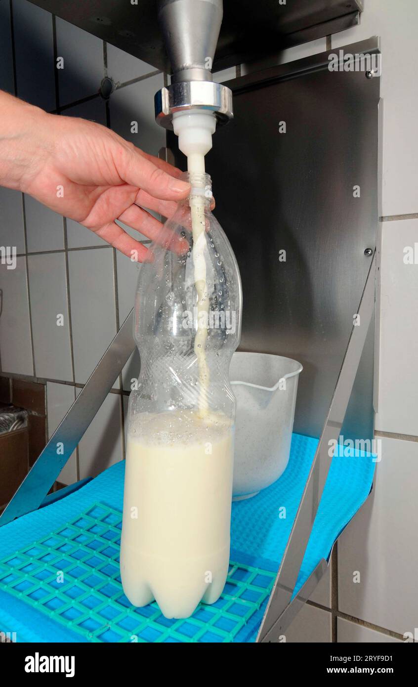 Buy from vending machine hi-res stock photography and images - Alamy