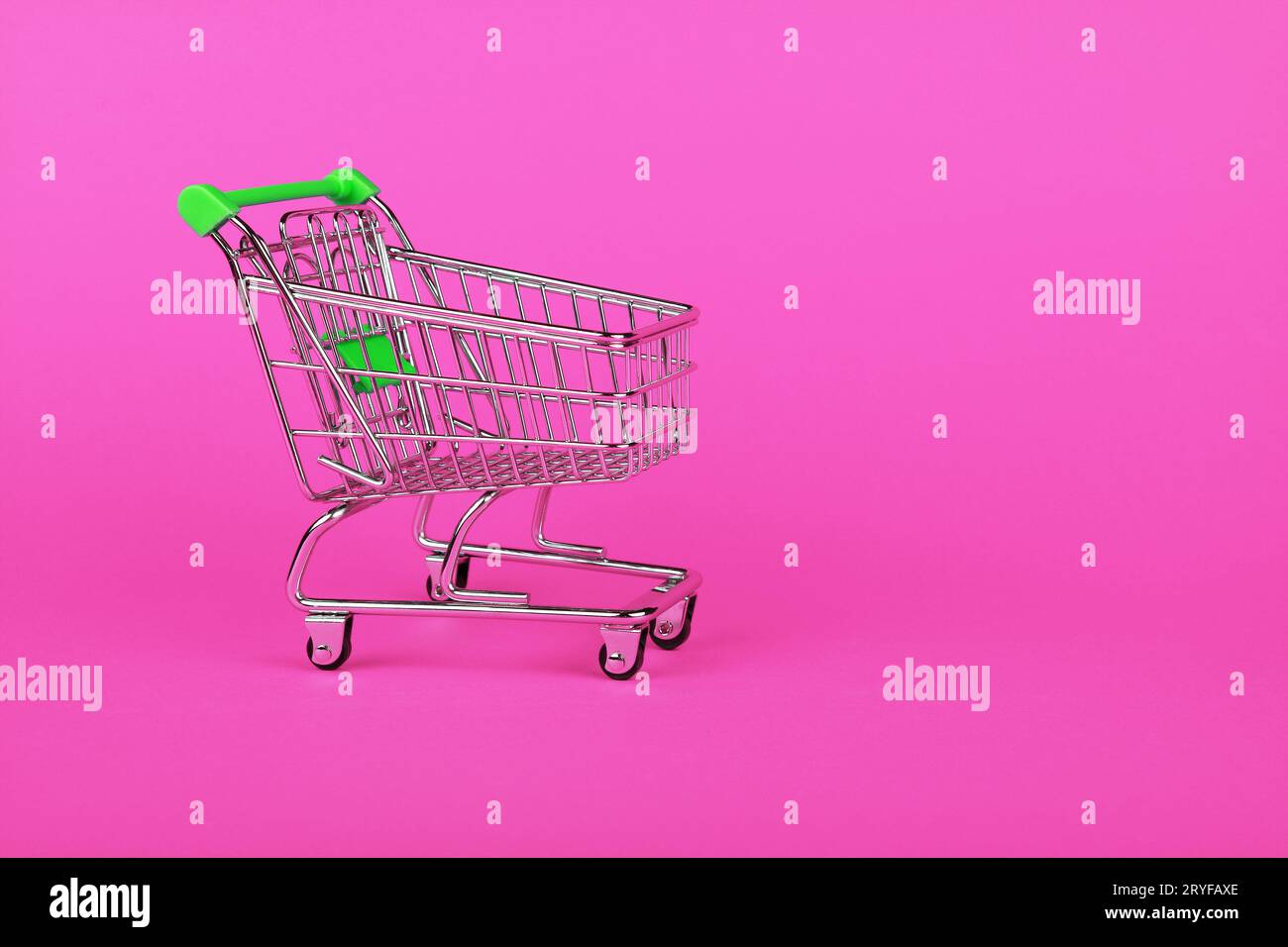 Pink shopping basket hi-res stock photography and images - Alamy