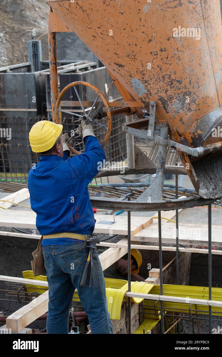 Concrete construction building hi-res stock photography and images - Alamy