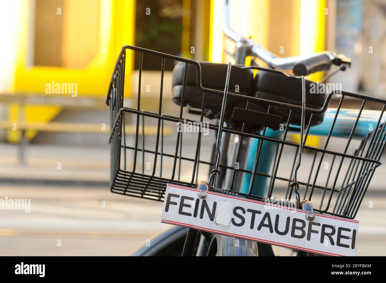 Particulate matter and exhaust pollution when cycling Stock Photo - Alamy