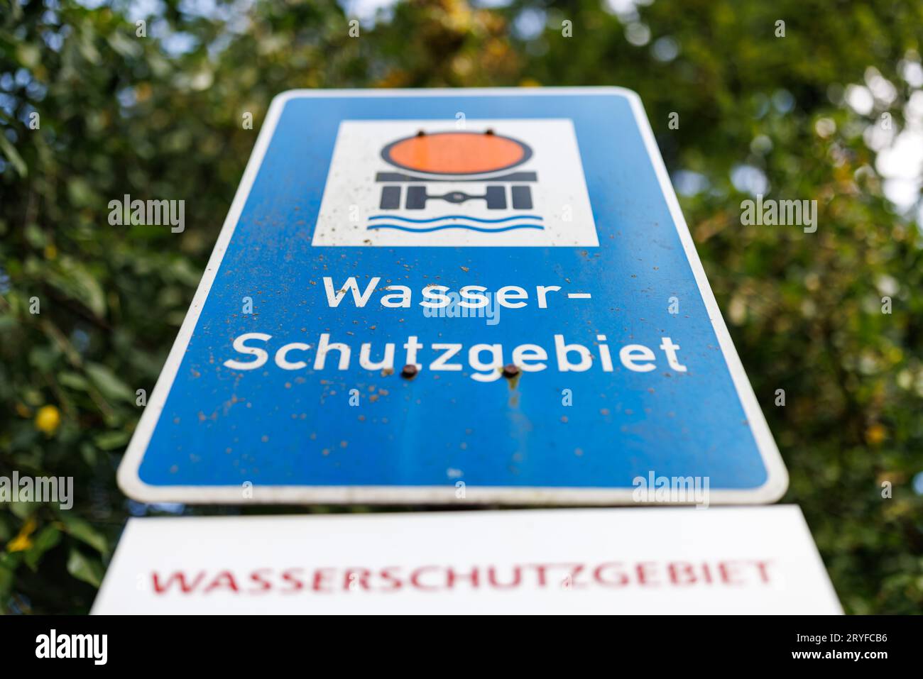 Nuremberg, Germany. 27th Sep, 2023. A traffic sign "water protection ...