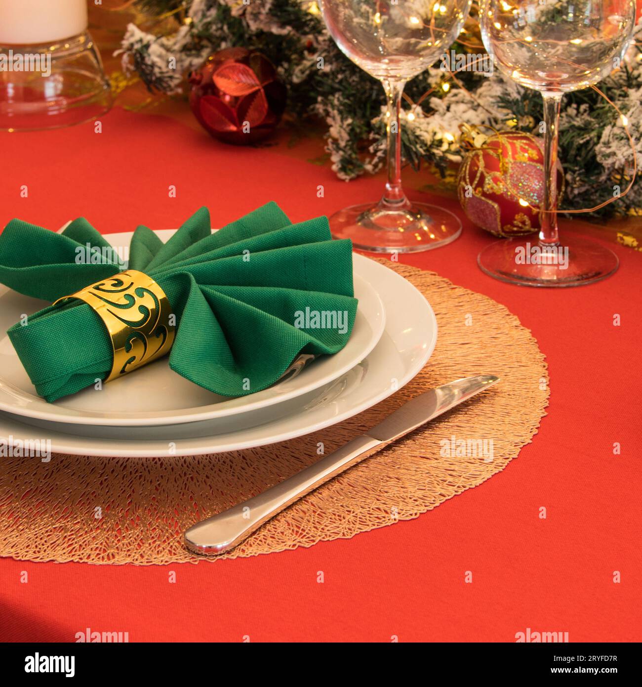 Served christmas festive table hi-res stock photography and images - Alamy