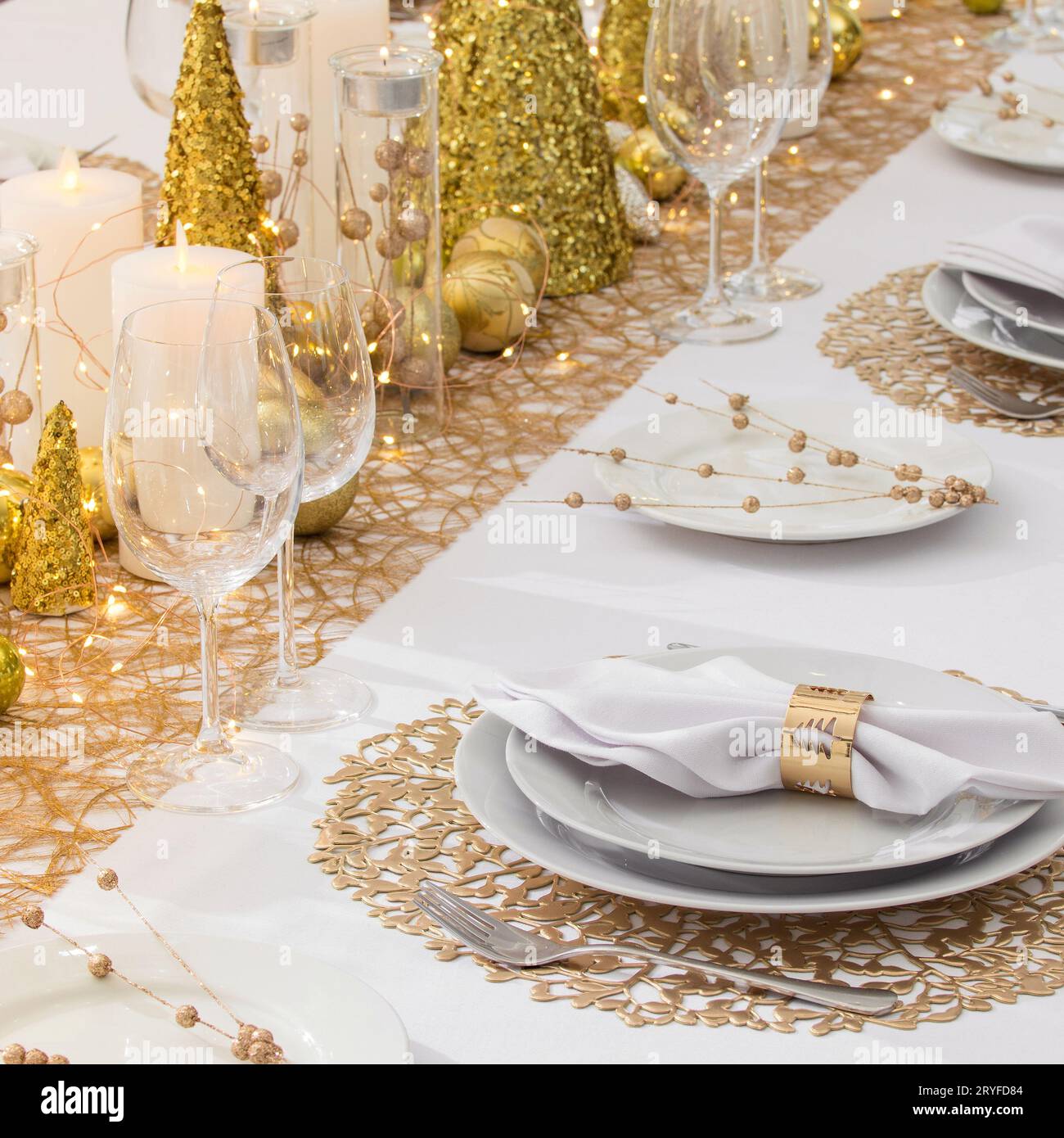 Served christmas festive table hi-res stock photography and images - Alamy
