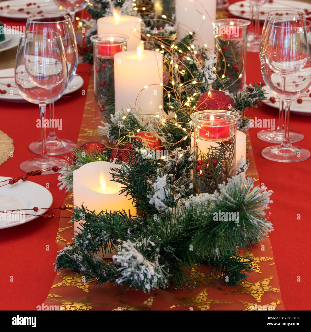 Beautiful christmas table setting hi-res stock photography and images ...