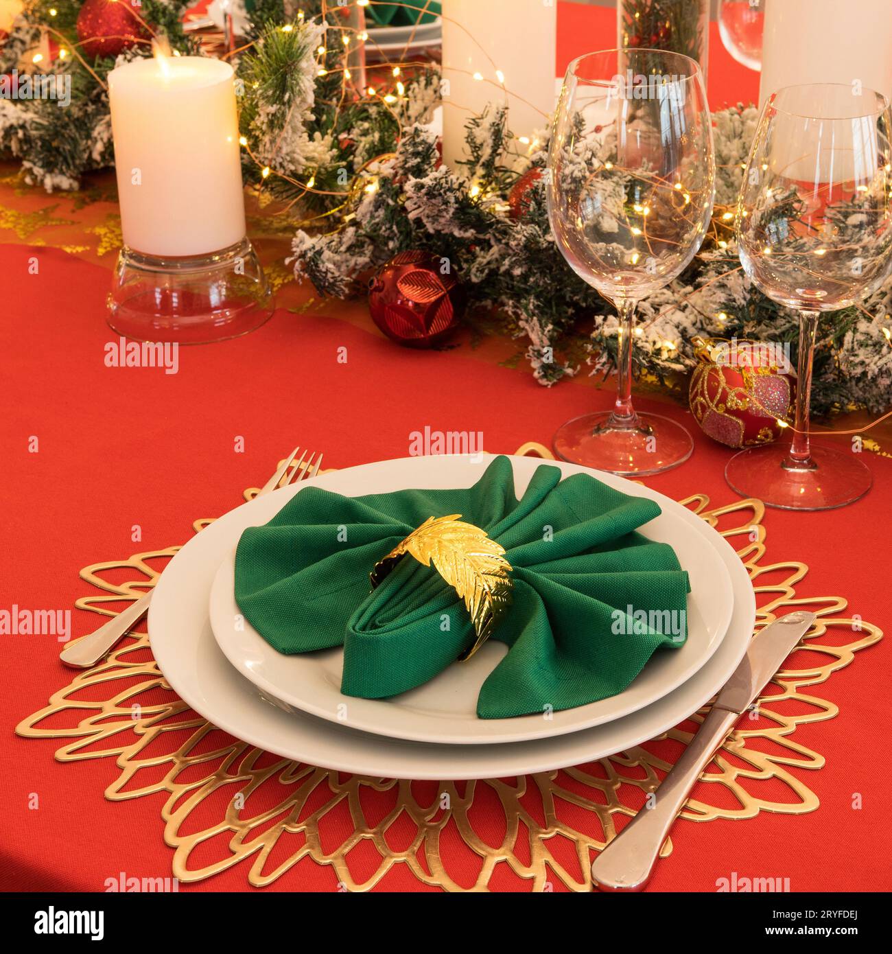Decorated christmas table setting hi-res stock photography and images ...