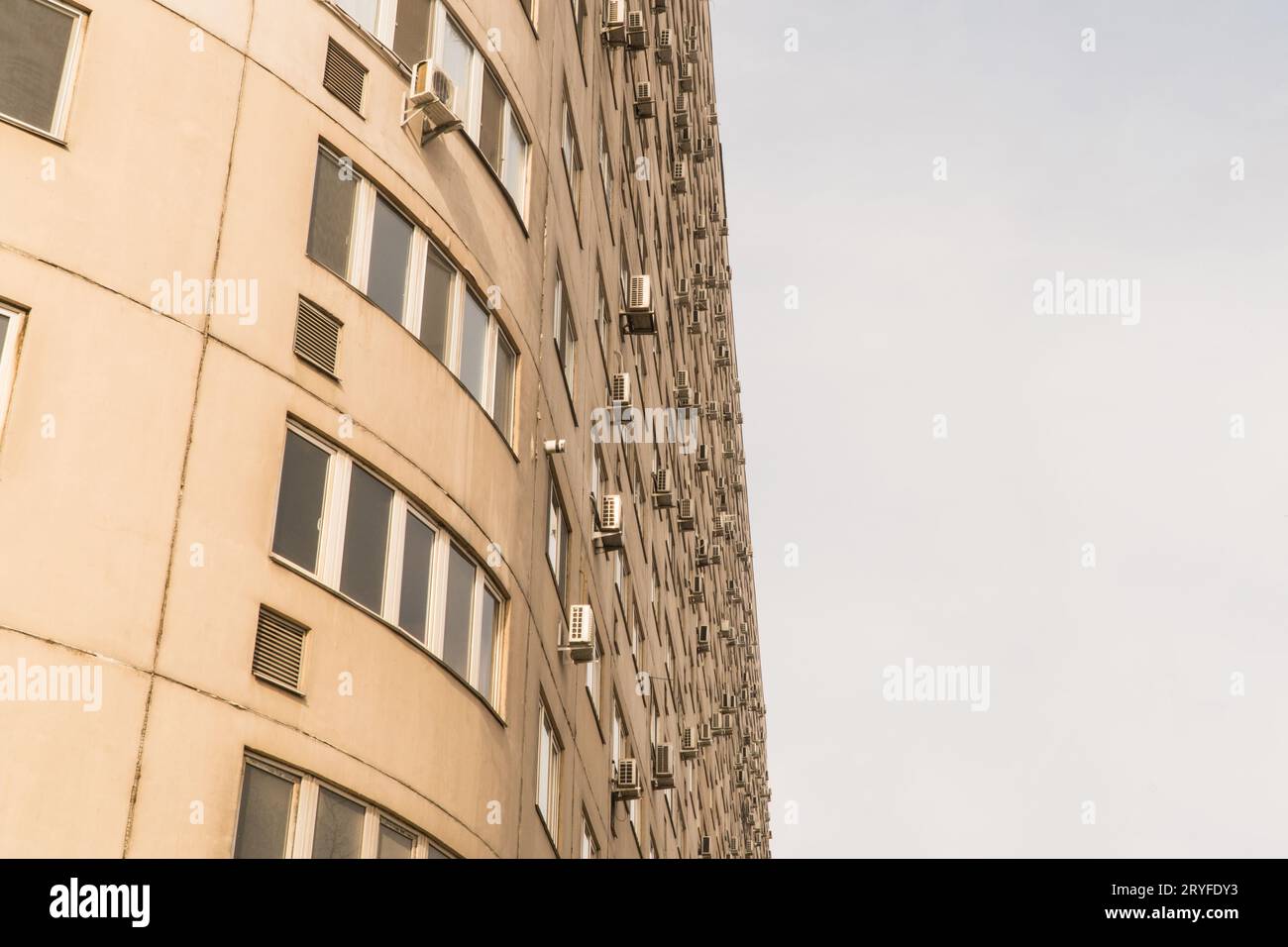 Home residential building complex hi-res stock photography and images ...