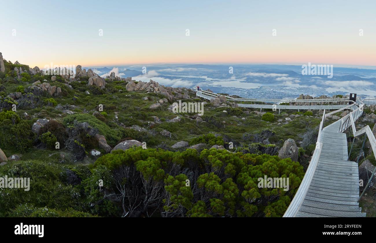 Edge of walkway hi-res stock photography and images - Alamy