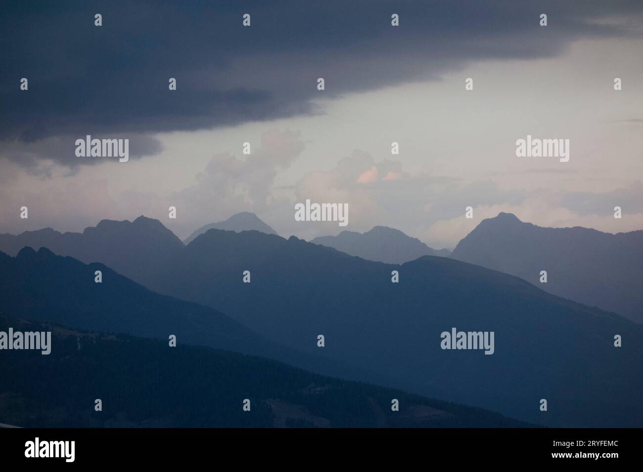 Cloud cover hi-res stock photography and images - Alamy