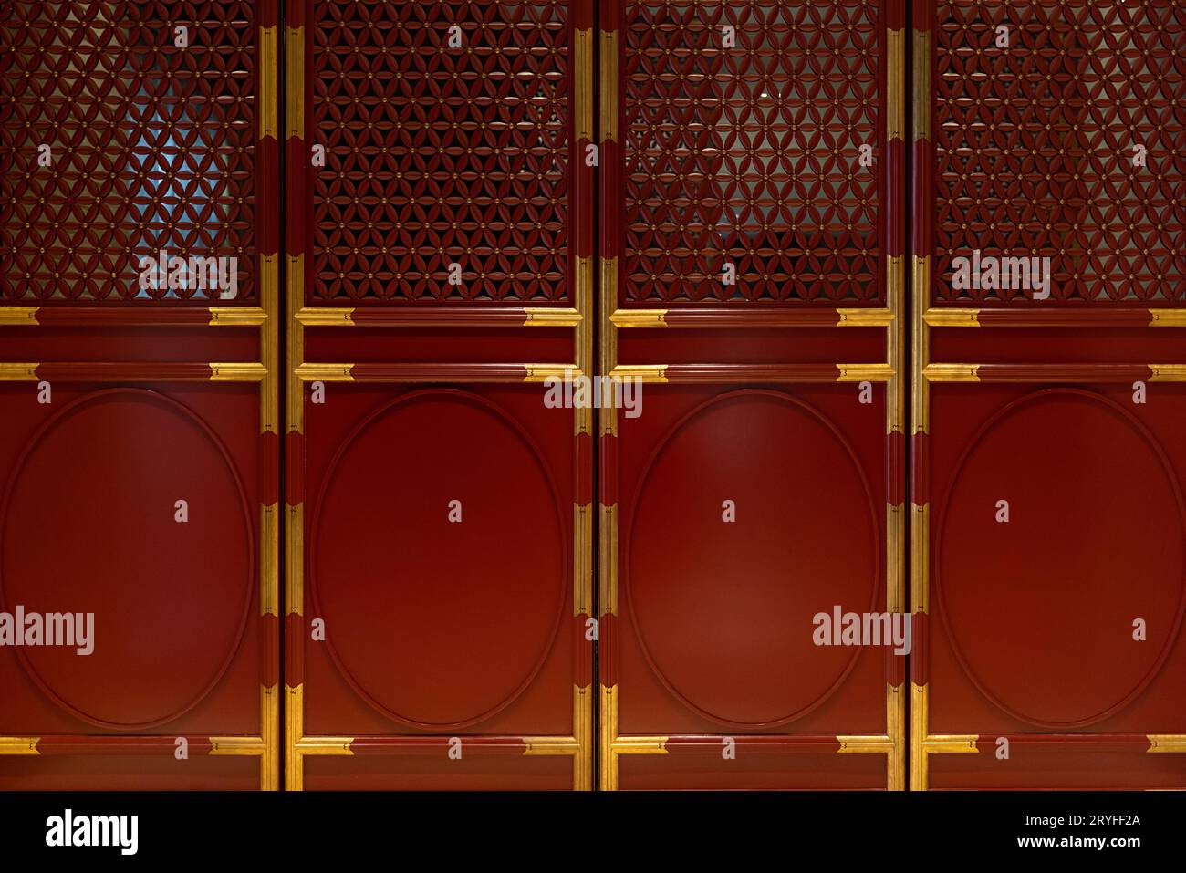 Chinese red door Stock Photo - Alamy