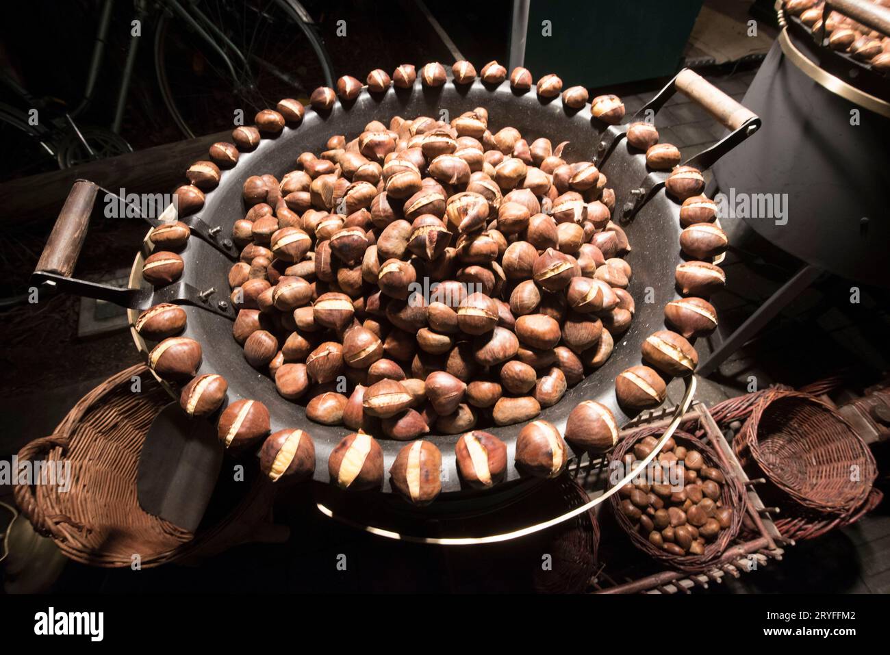 Chestnut vendor hi-res stock photography and images - Alamy