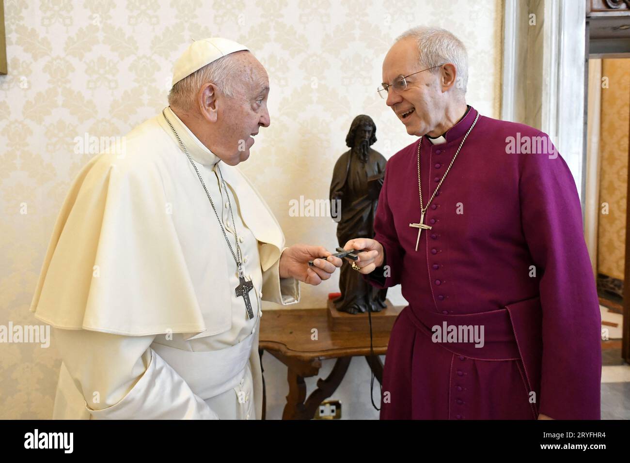 Pope Francis meets Justin Welby, Archbishop of Canterbury at the ...