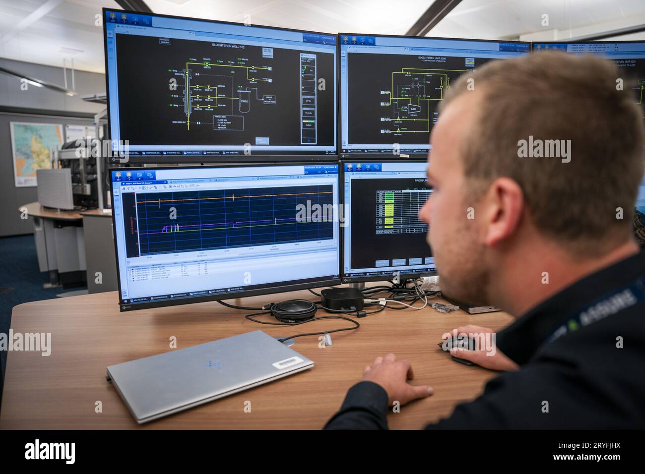ASSEN - In the NAM office the switch on the gas tap is turned. After ...