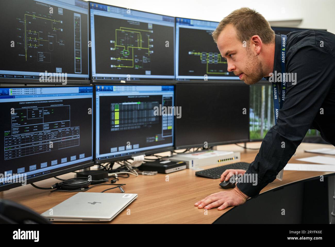 ASSEN - In the NAM office the switch on the gas tap is turned. After ...