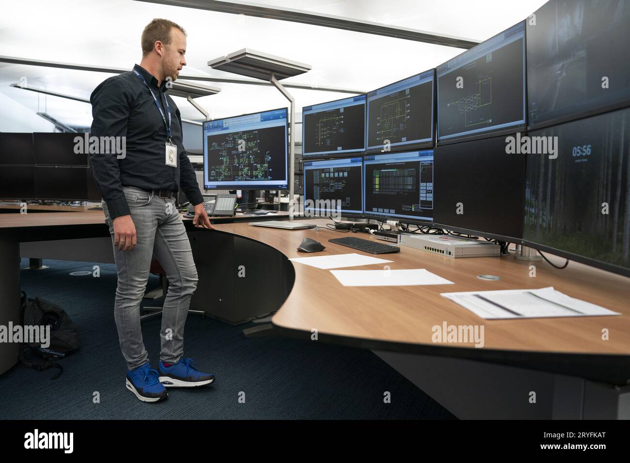 ASSEN - In the NAM office the switch on the gas tap is turned. After ...