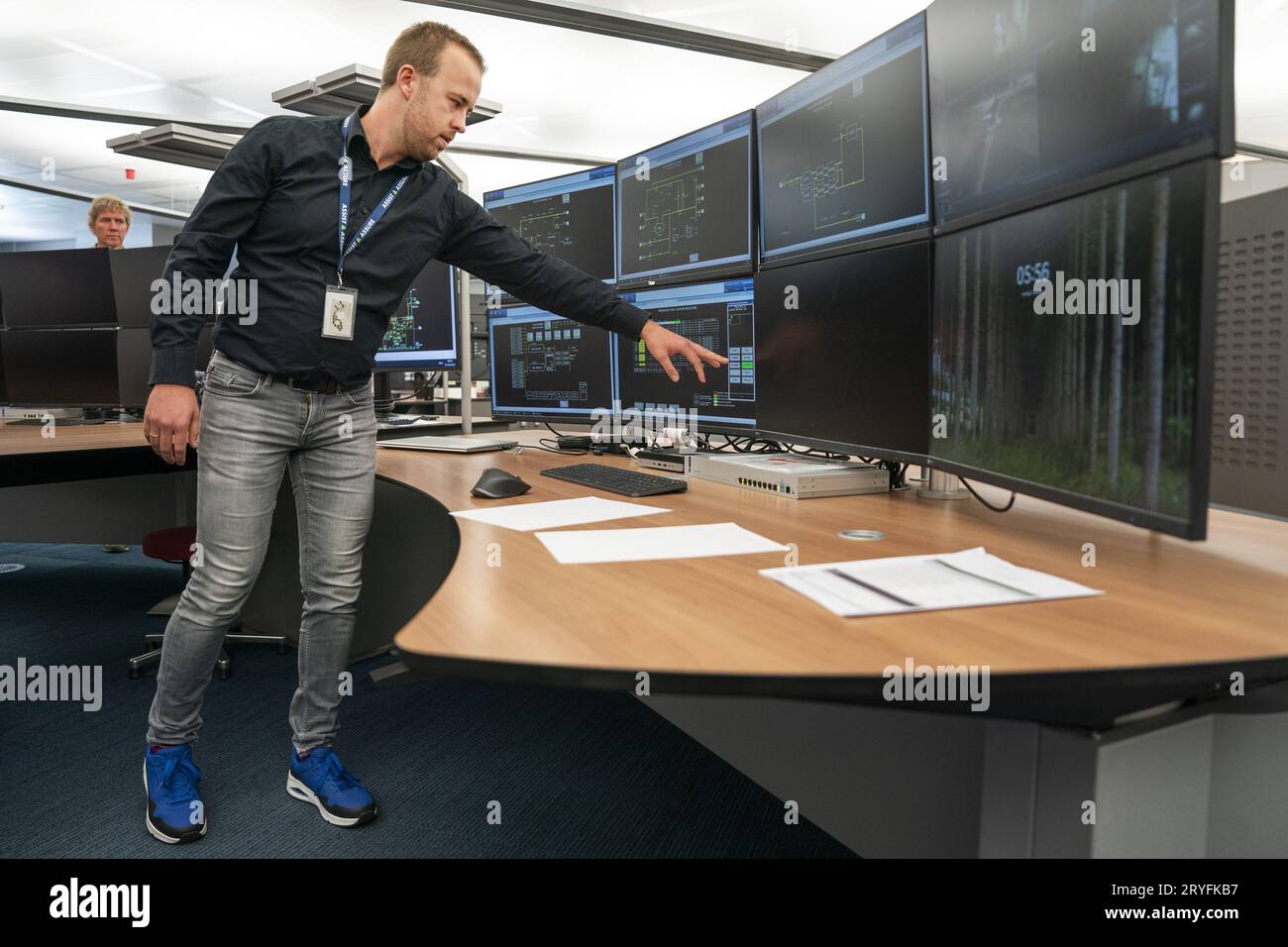 ASSEN - In the NAM office the switch on the gas tap is turned. After ...