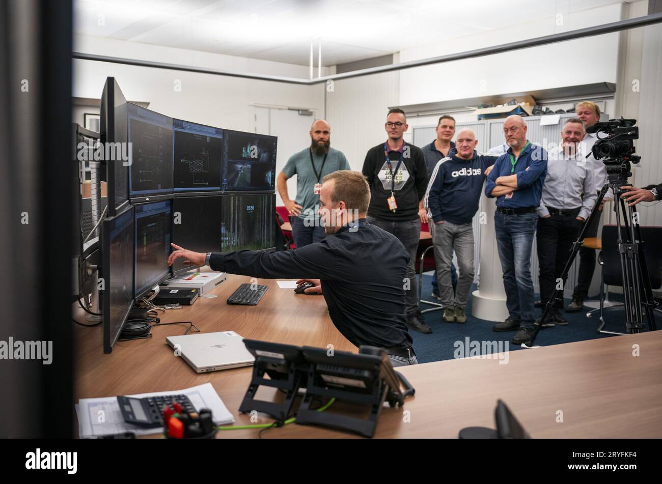 ASSEN - In the NAM office the switch on the gas tap is turned. After ...