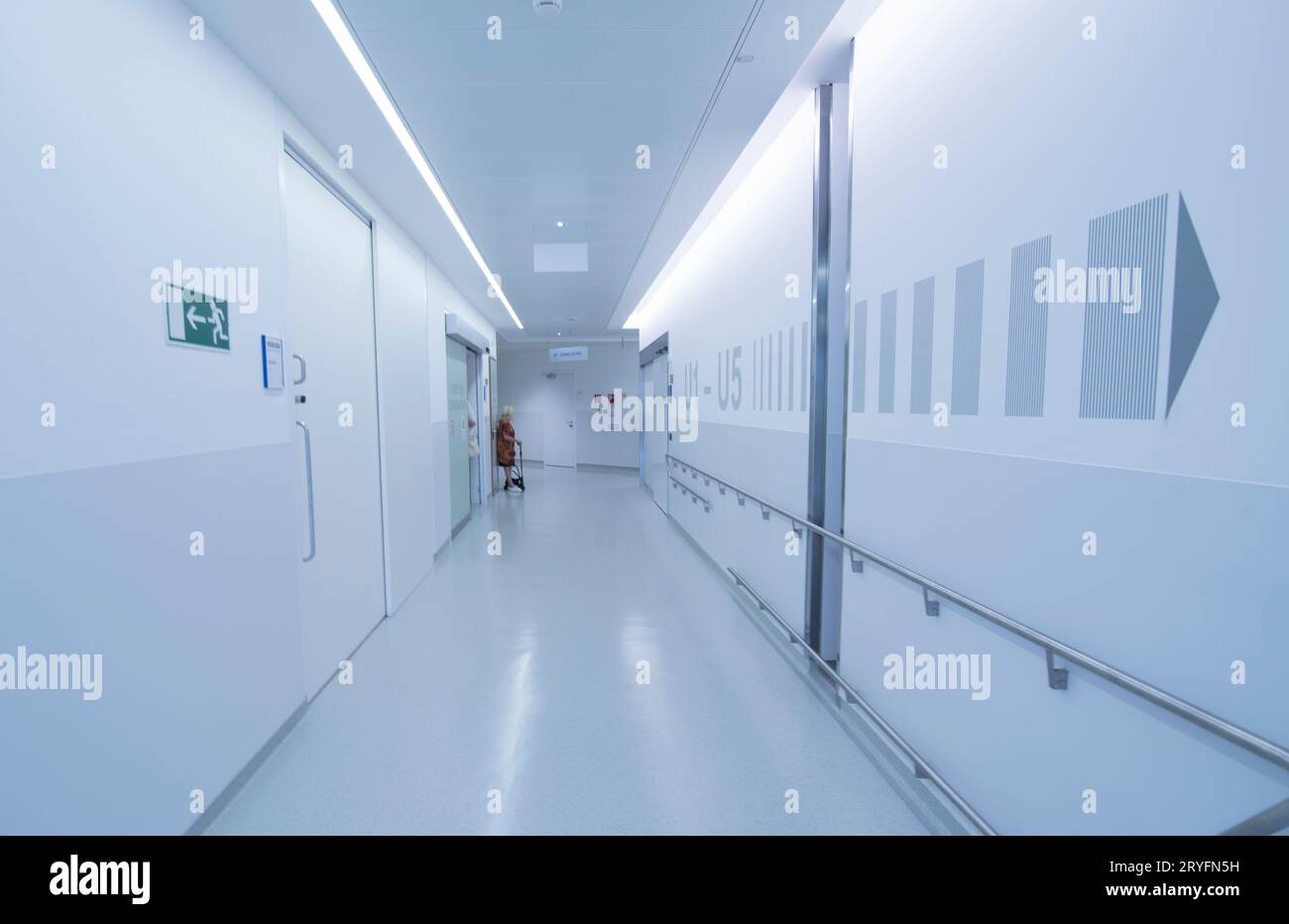 Hospital ward corridor hi-res stock photography and images - Alamy