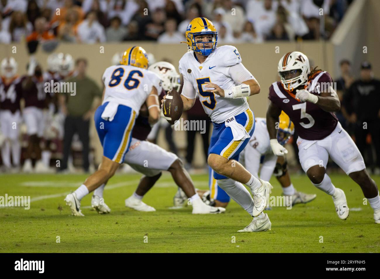 Lane Stadium Blacksburg, VA, USA. 30th Sep, 2023. Pittsburgh Panthers ...