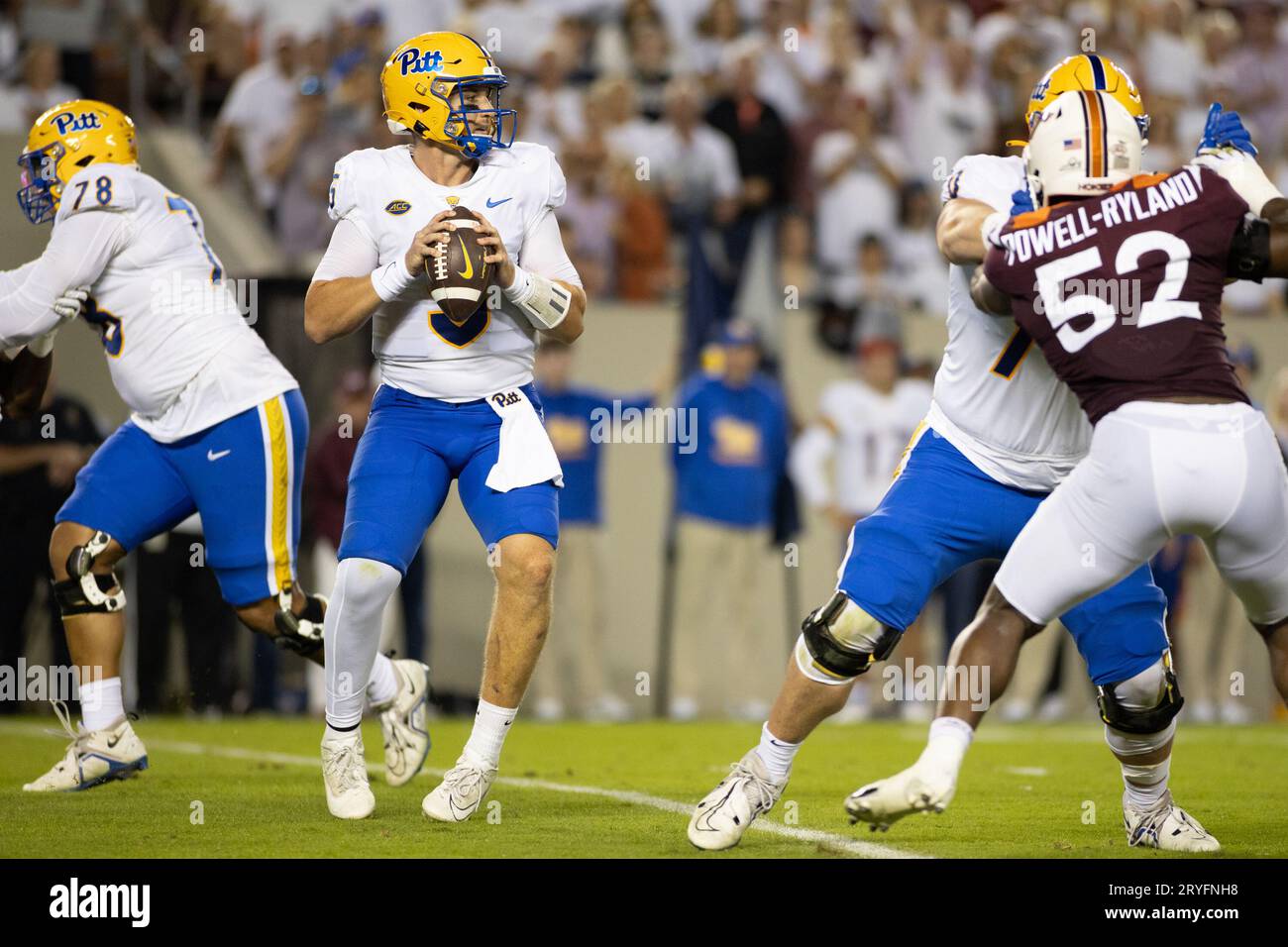Lane Stadium Blacksburg, VA, USA. 30th Sep, 2023. Pittsburgh Panthers ...