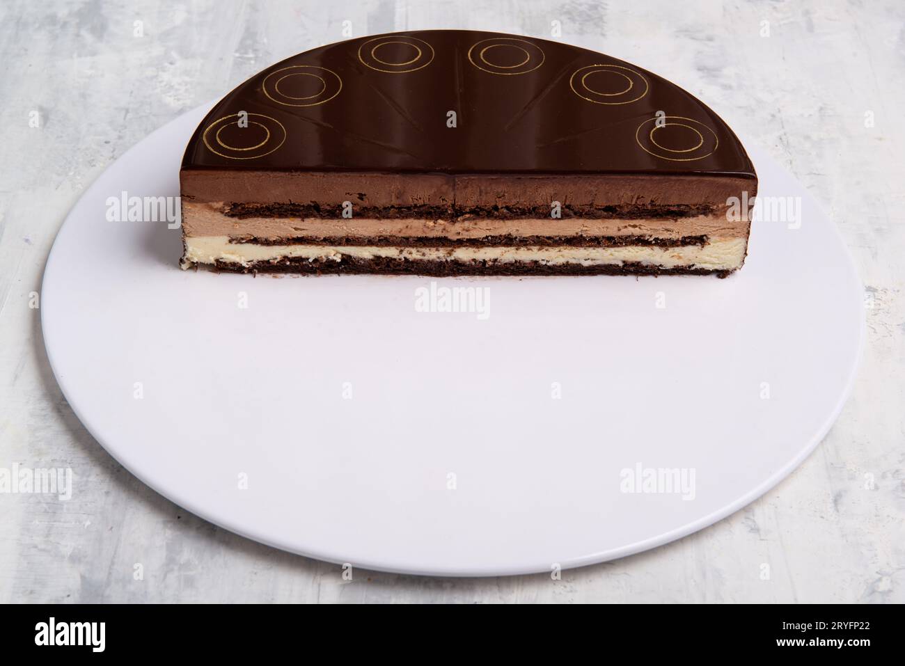 Half cake hi-res stock photography and images - Alamy