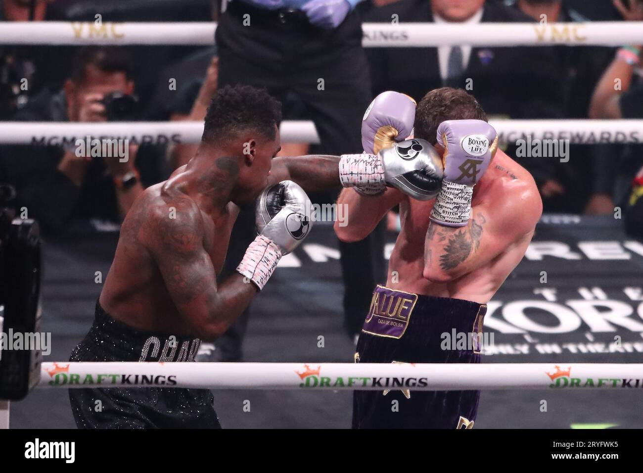 World middleweight boxing champions hi-res stock photography and images ...