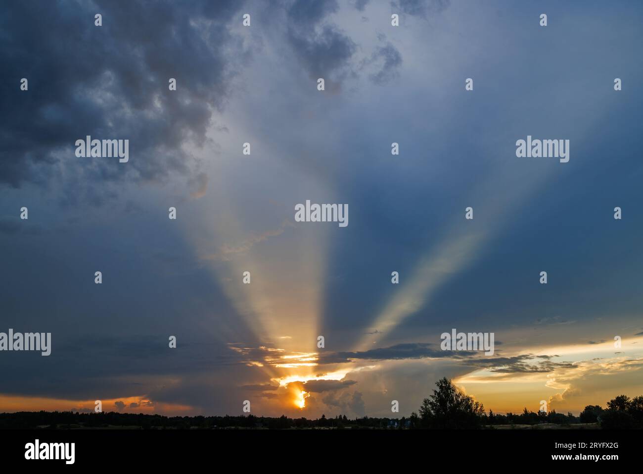 Cloudy sunset sky with yellow sun rays without horizon Stock Photo - Alamy