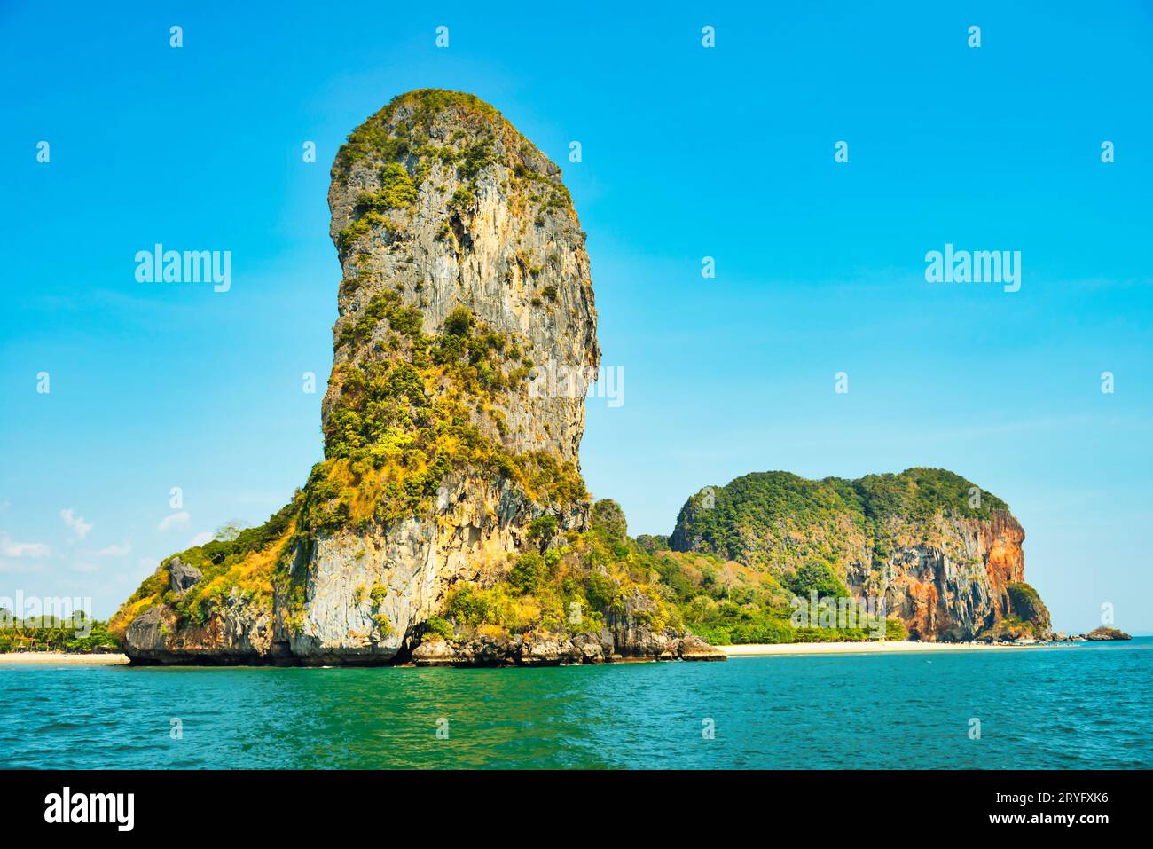 Beautiful turquoise seascape green islands hi-res stock photography and ...