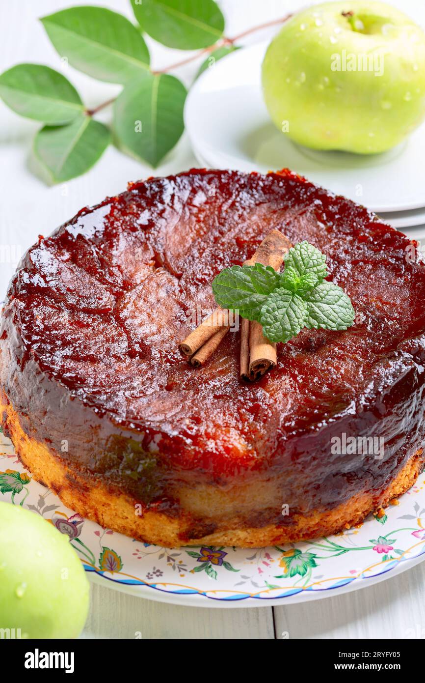 Inverted cake hi-res stock photography and images - Alamy