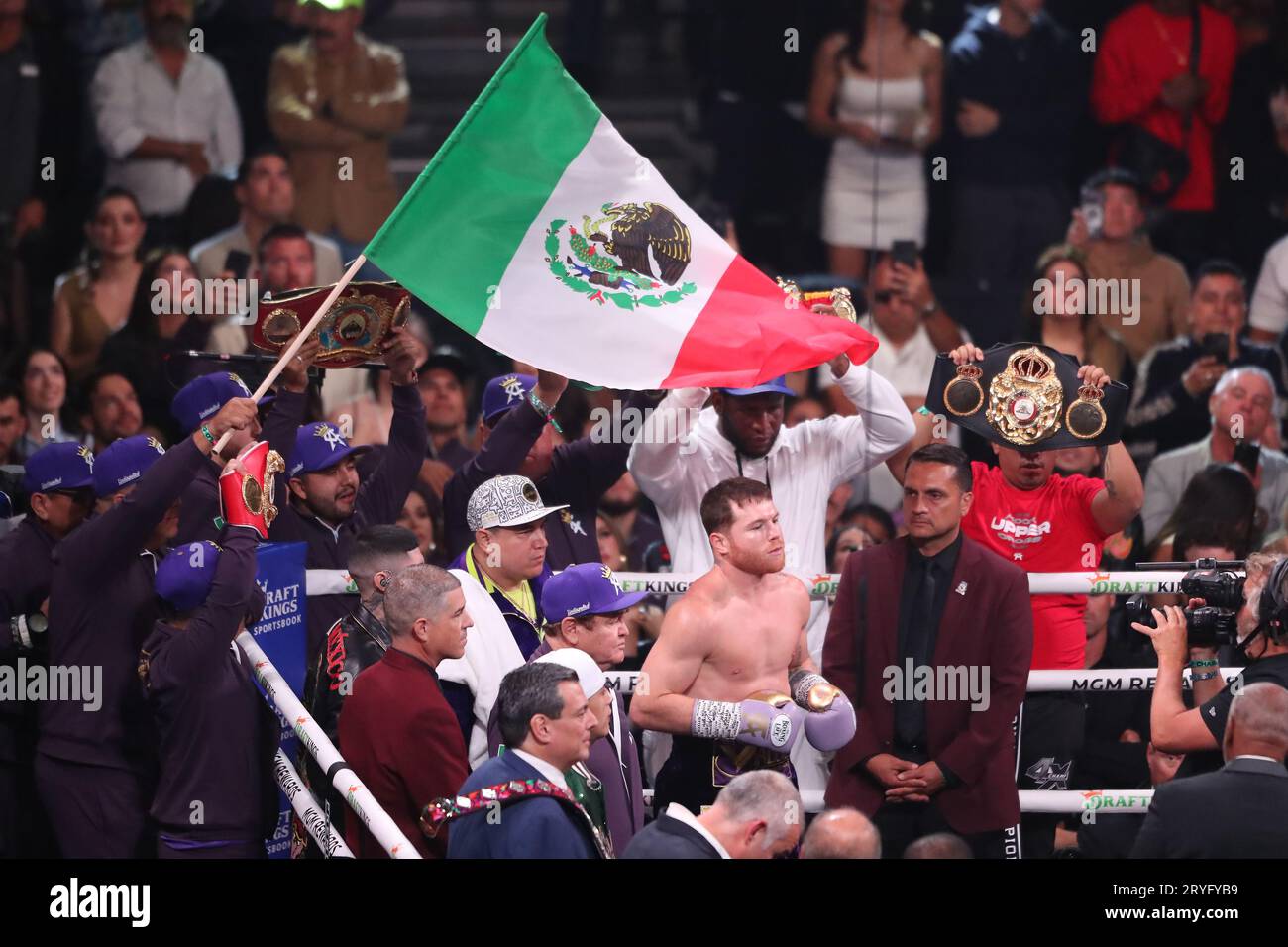 Boxing ring t mobile arena hi-res stock photography and images - Alamy