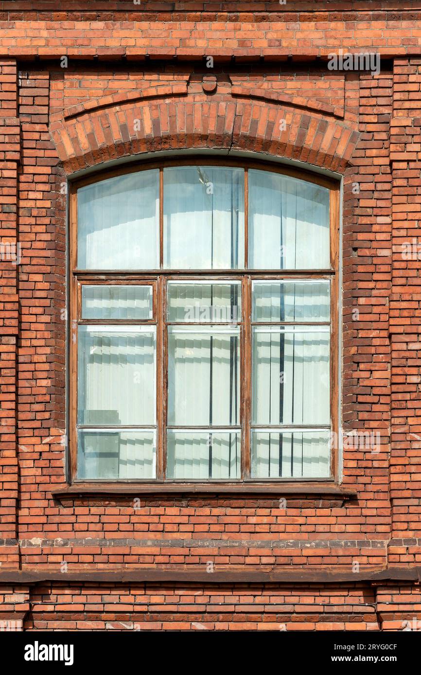 Red brick facade hi-res stock photography and images - Alamy