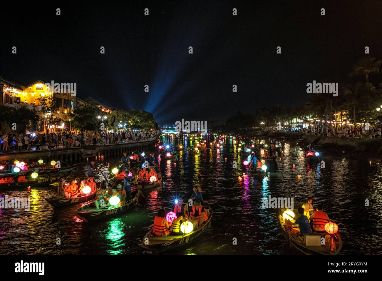 Lantern boat ride in Hoi An Stock Photo - Alamy