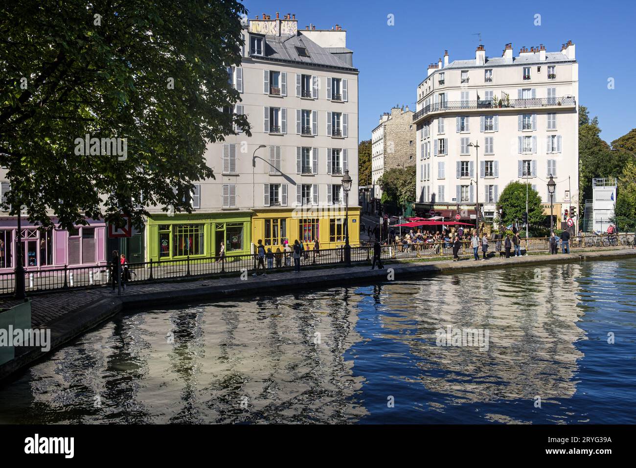 FRANCE. PARIS (75) XEME DISTRICT. CANAL SAINT-MARTIN. THE BUILDINGS OF ...