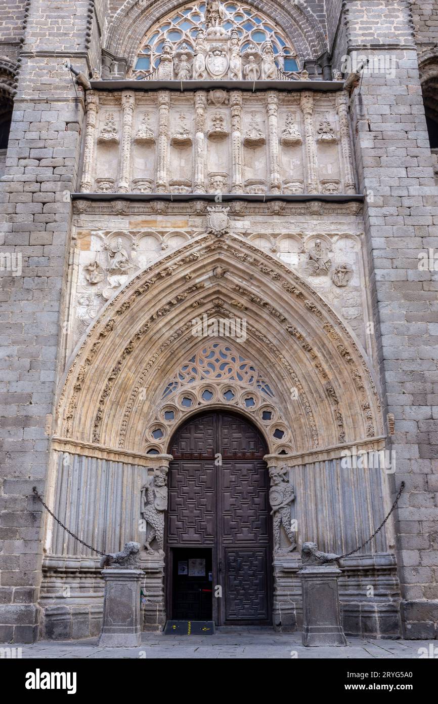 Entry gate historic medieval hi-res stock photography and images - Alamy