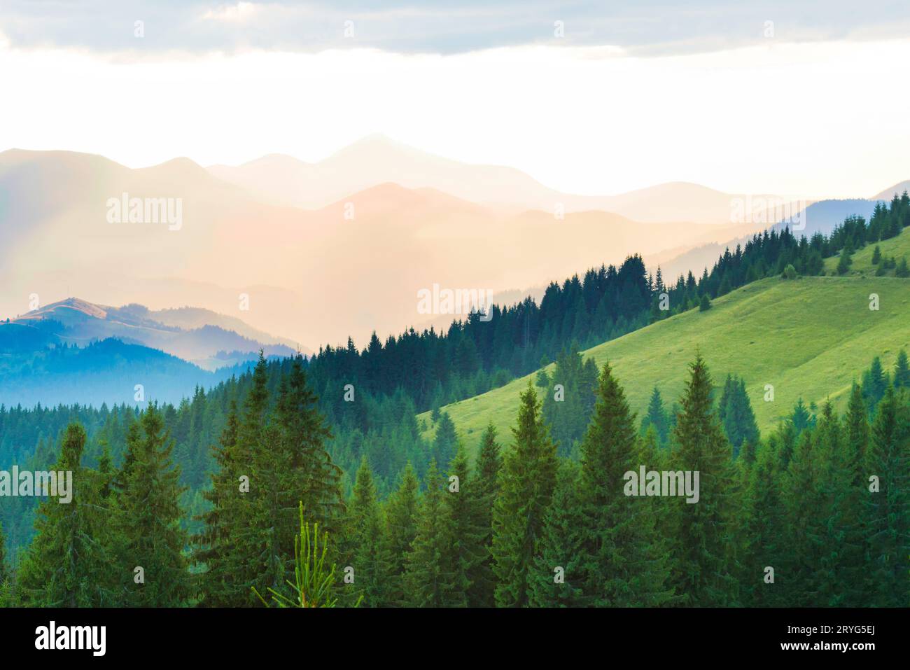 Blue sky and distant mountains hi-res stock photography and images - Alamy