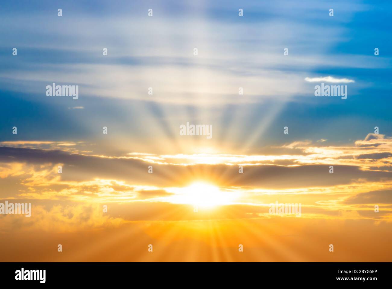 Sunset sky with sun rays Stock Photo - Alamy