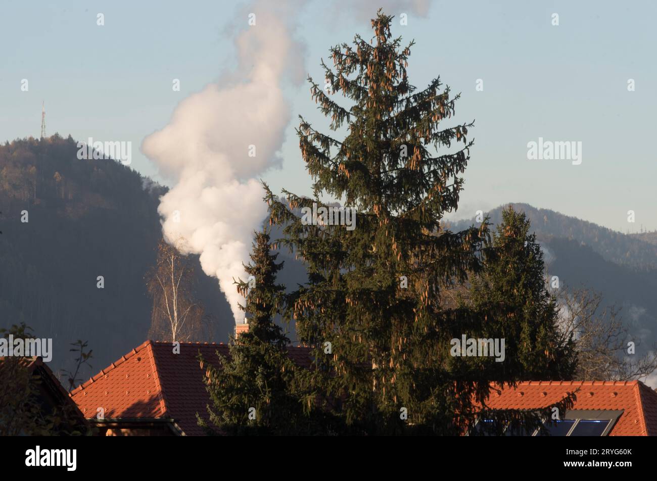 Air pollution from house fire Stock Photo - Alamy