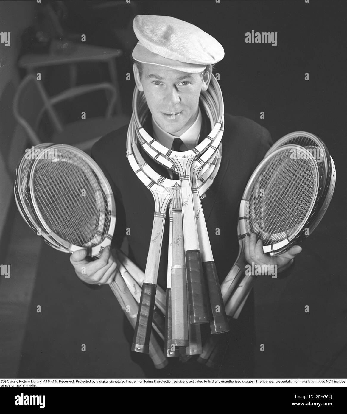 Vintage tennis racket hi-res stock photography and images - Alamy