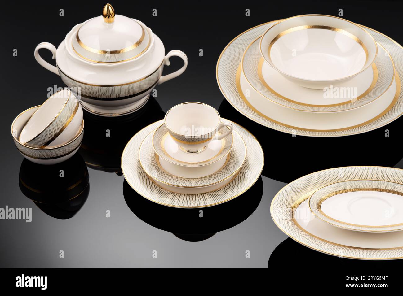 Black reflective surface hi-res stock photography and images - Alamy