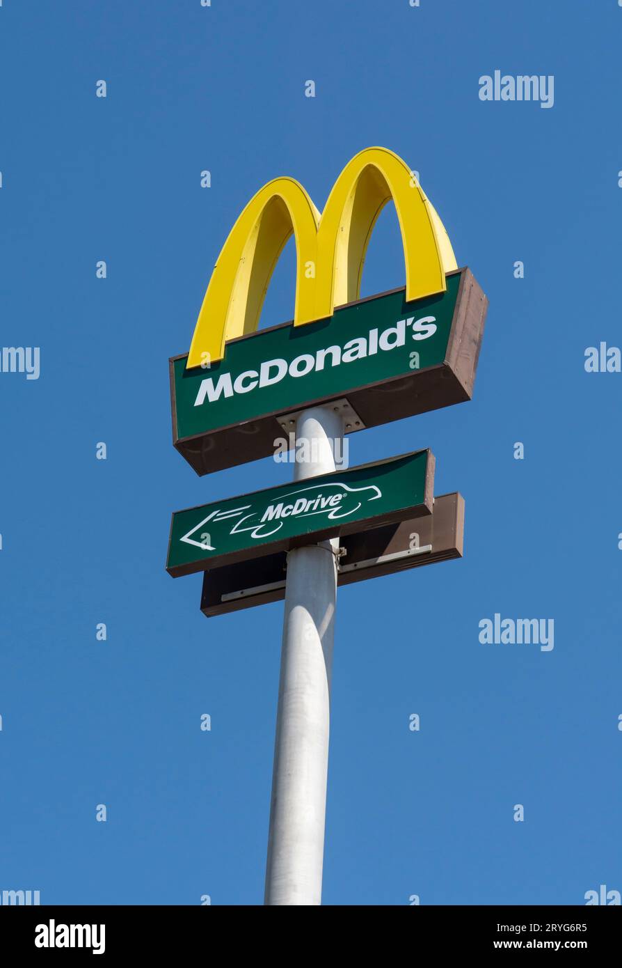 Mcdonalds exterior hi-res stock photography and images - Alamy
