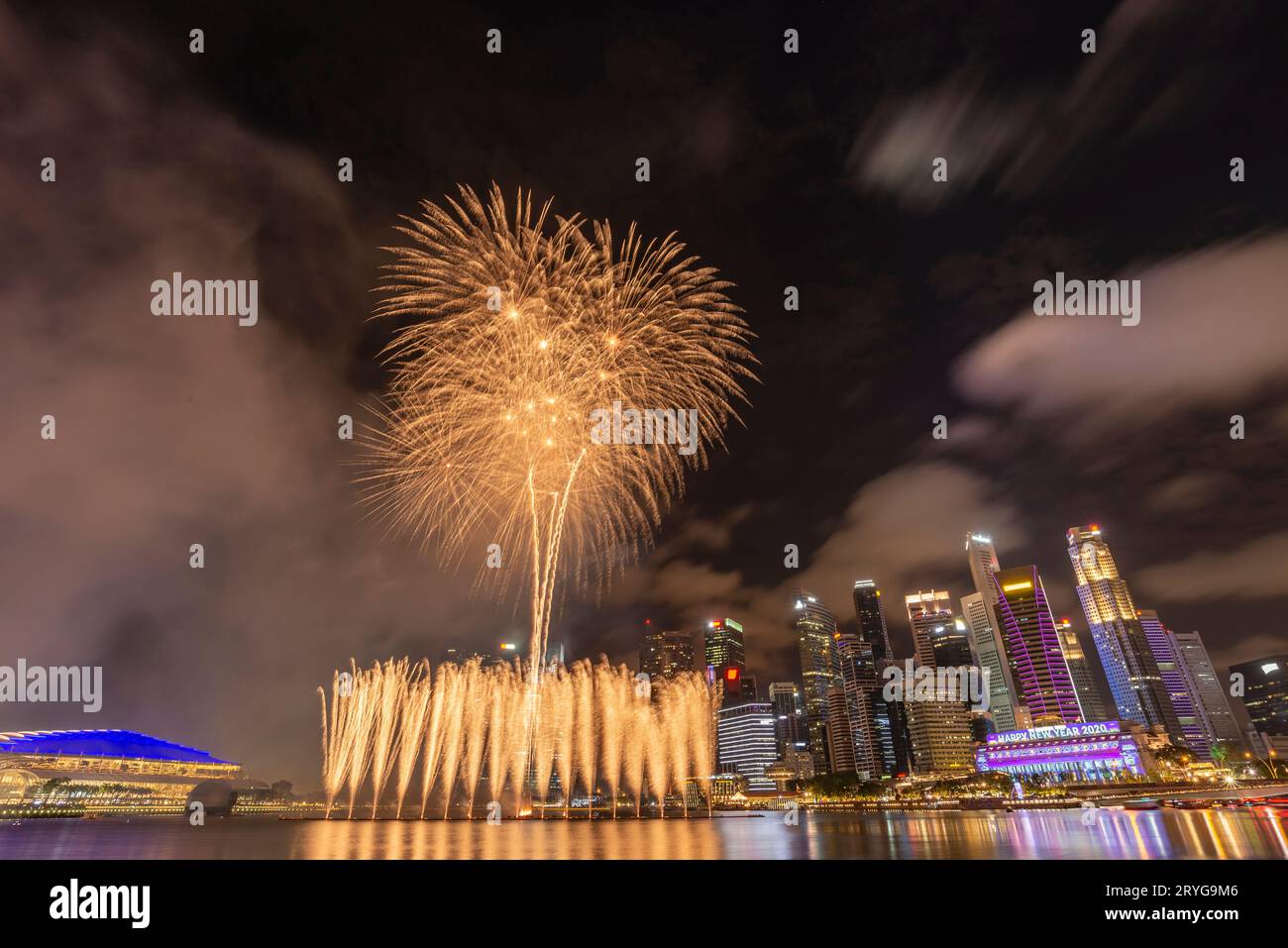 Singapore fireworks display countdown celebration at Marina Bay ...