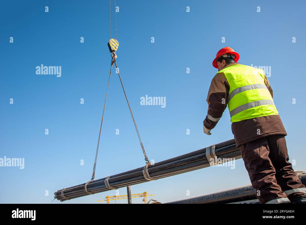 Engineer standing crane hi-res stock photography and images - Alamy