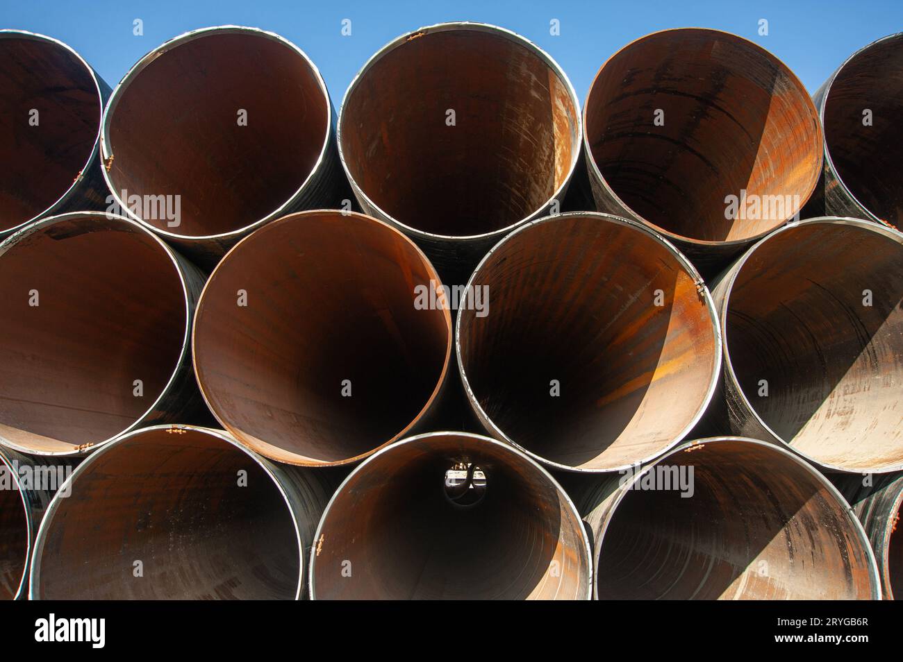 A line of oilfield large streel pipes, front view Stock Photo - Alamy