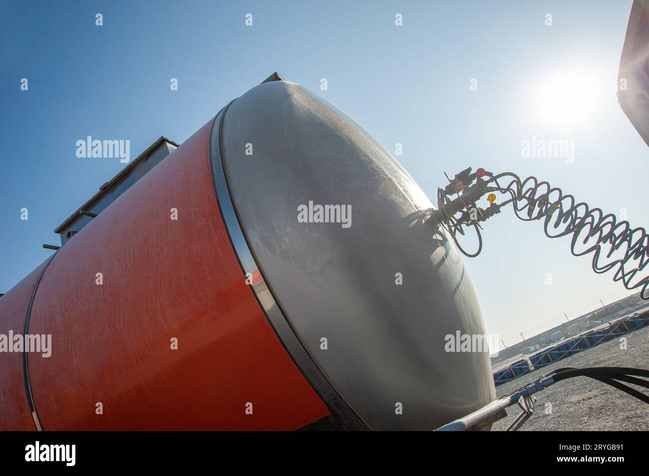 Gas tank construction hi-res stock photography and images - Alamy