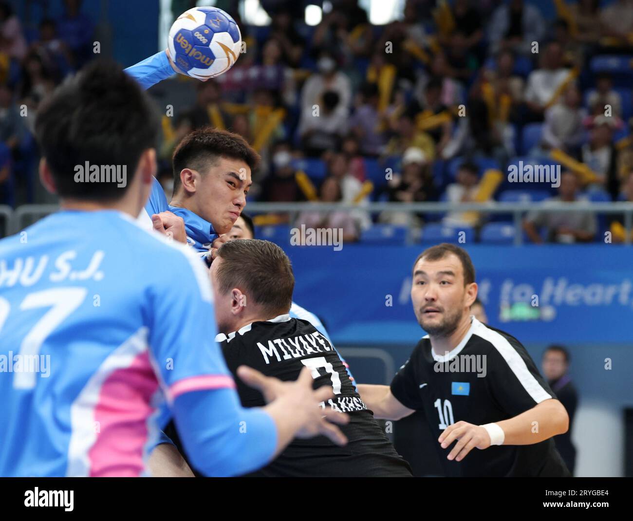 Hangzhou, China's Zhejiang Province. 1st Oct, 2023. Huang Peijie (top ...