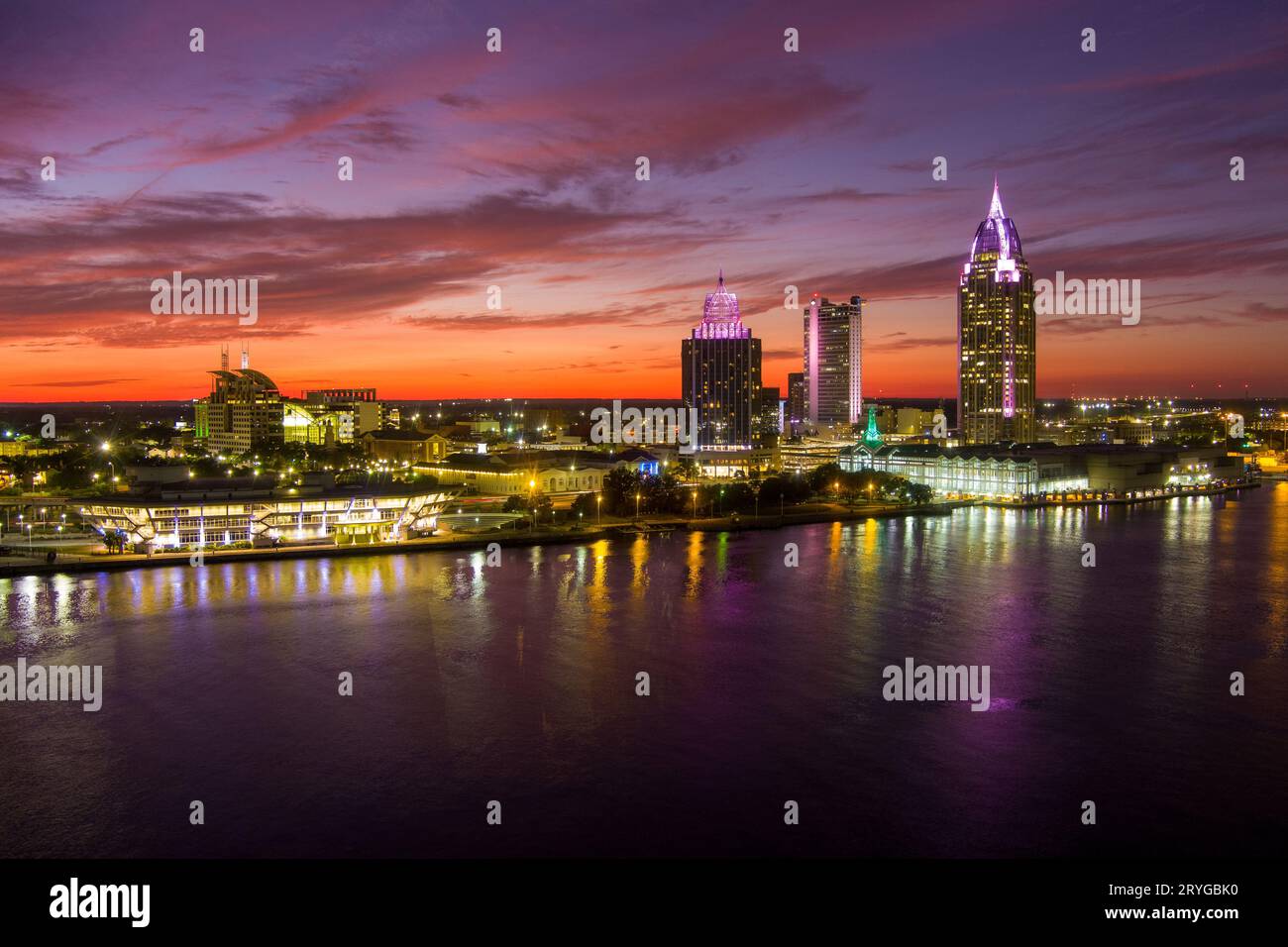 Riverside city at sunset hi-res stock photography and images - Alamy