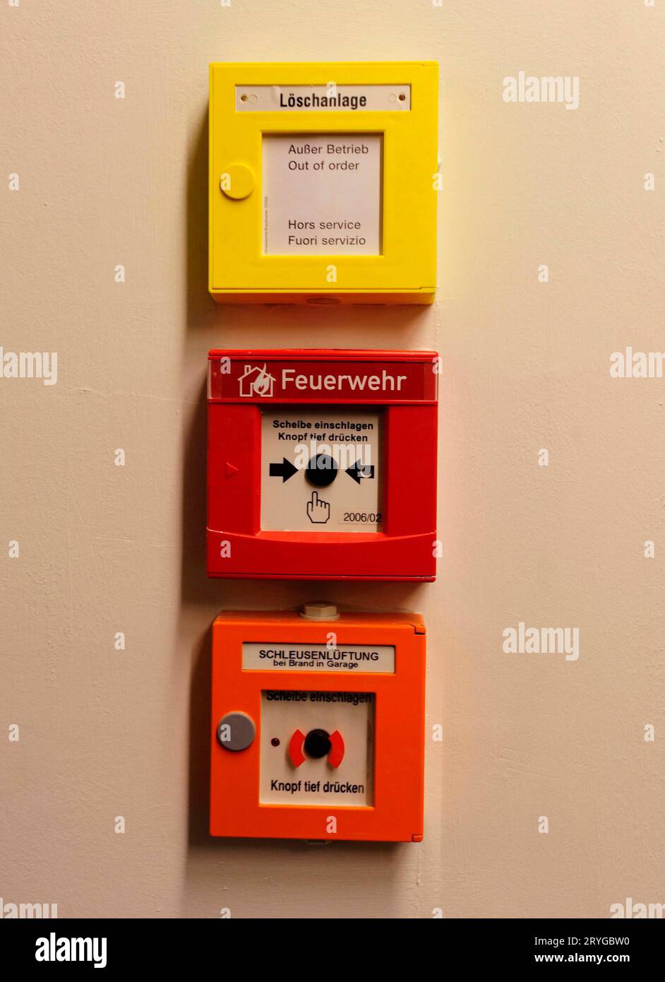 Fire detector or fire alarm Stock Photo - Alamy
