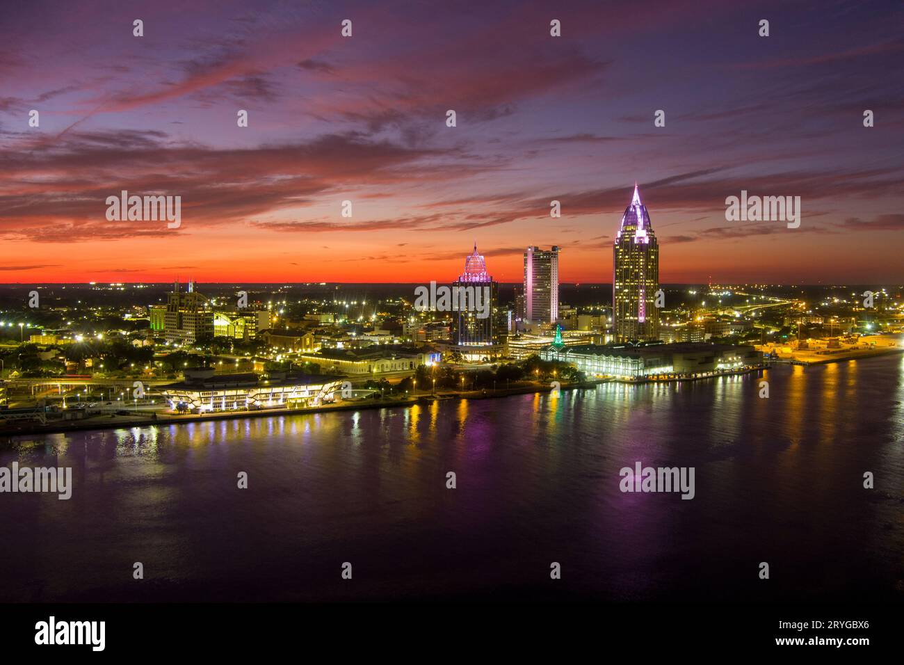 Riverside city at sunset hi-res stock photography and images - Alamy
