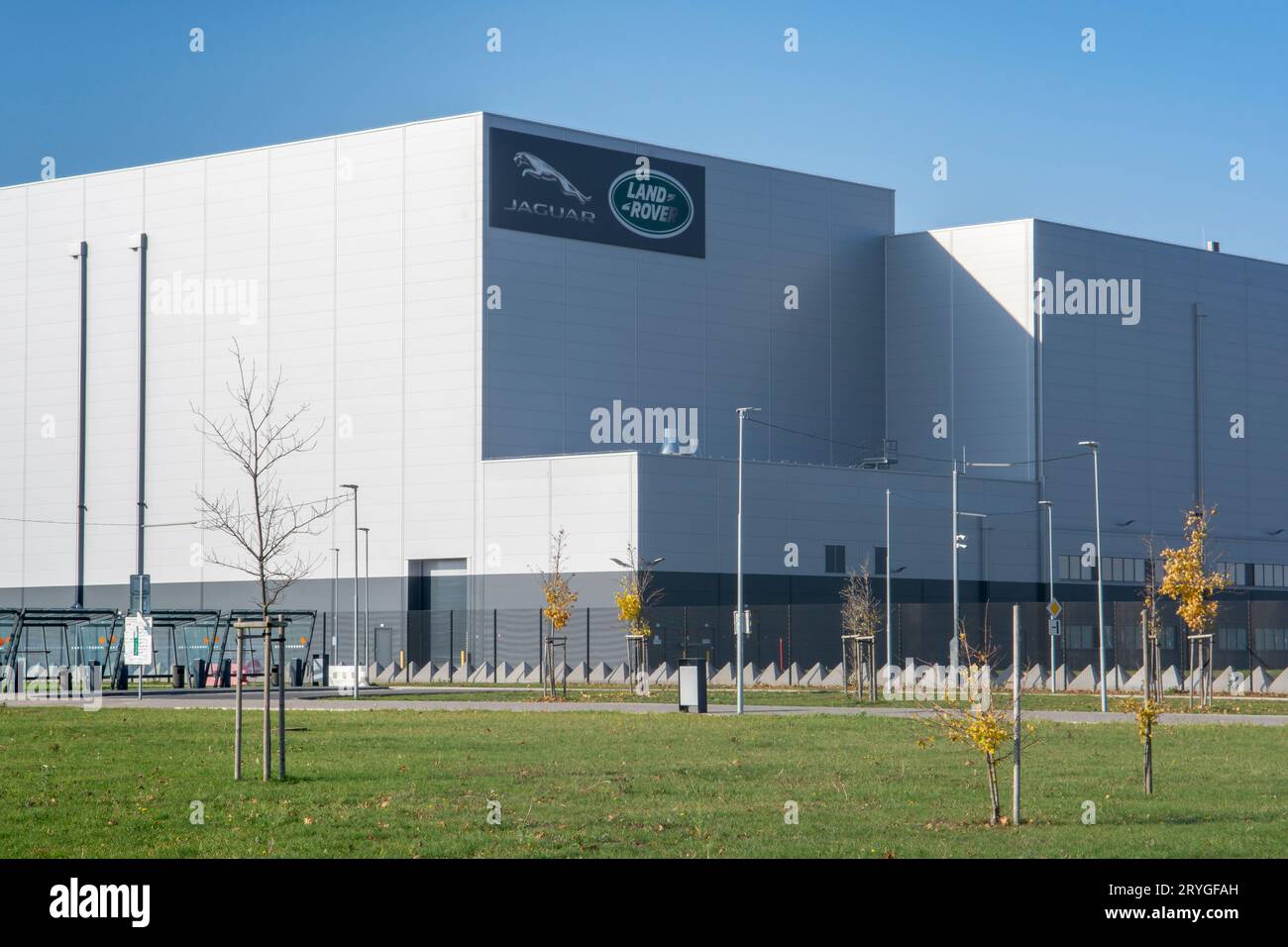 Jaguar land rover plant hi-res stock photography and images - Alamy