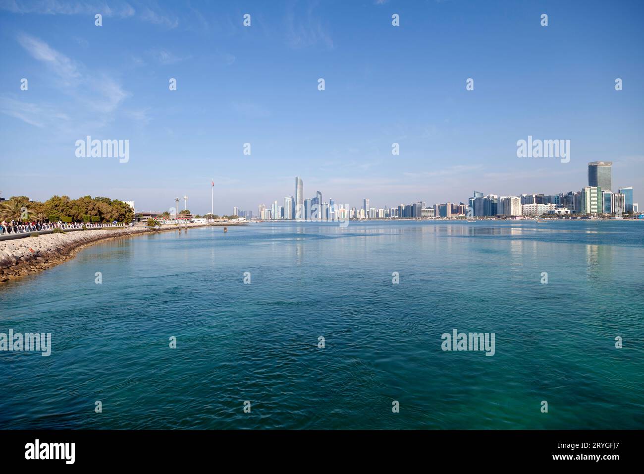 Abu dhabi corniche uae flag hi-res stock photography and images - Alamy