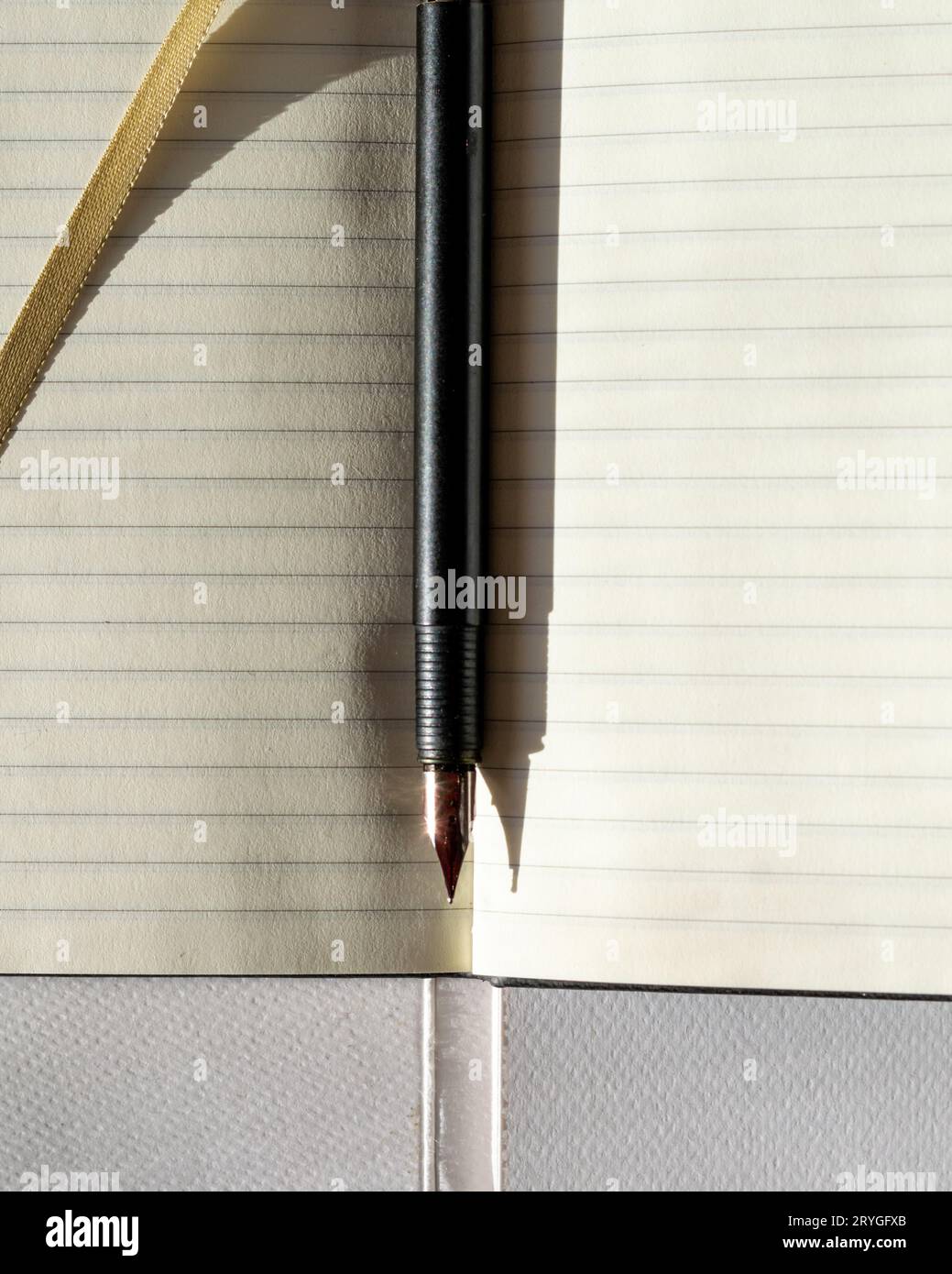 Fountain pen note book hi-res stock photography and images - Alamy